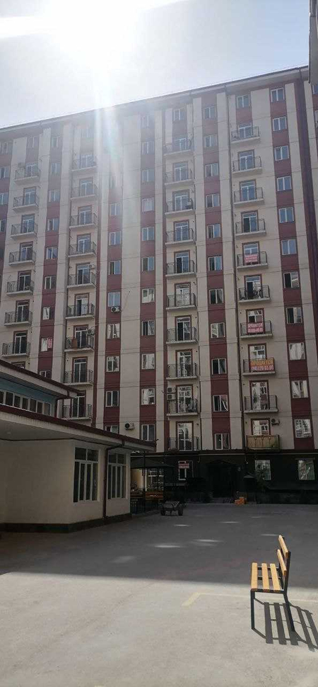 Nice Villas!  2/4/12   48м2,  Метро Олмос. СРОЧНО!!!