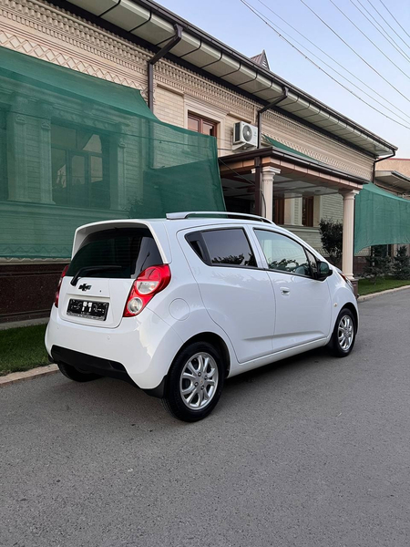 Chevrolet spark sotiladi