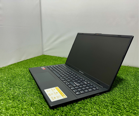 ASUS VIVOBOOK 15.6 Full hd ips