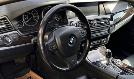PRODAYOTSYA BMW F10 528i raketa