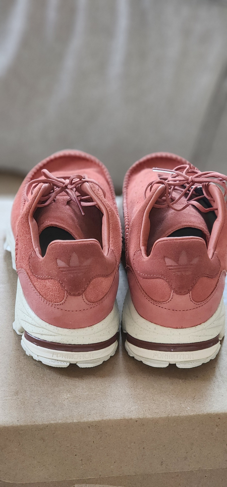 Кроссовки Adidas. Замшевые