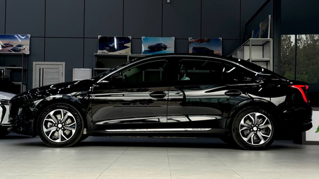 Hongqi EQm5 4900$ bilan oling