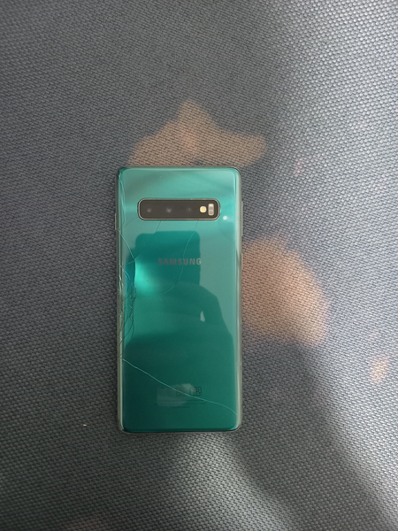 Samsung s10 sotiladi halatı ortacha 128/8 aybi orqa krishkasi singan