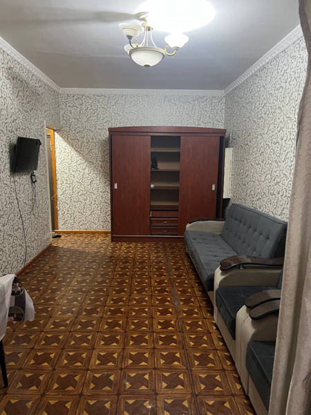 Продажа. ЧИЛАНЗАР 19 . 1 комнатная переделенная в 2 х.  Срочно