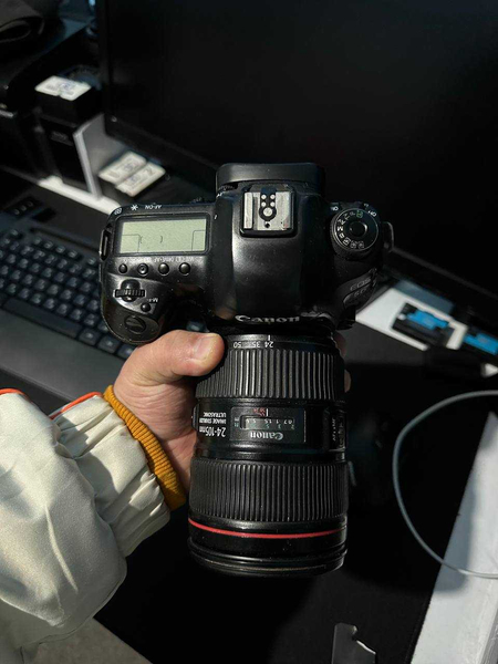 Canon 5D mark IV 24/105 II pokoleniya sotiladi+ korobka dokument