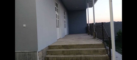 Hovli uy sotiladi