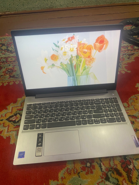 Noutbook Lenovo sotiladi. Holati ideal