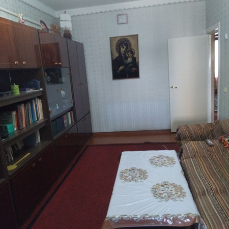 kvartira sotiladi 23-mikrorayon. qulay joylashuv. . vaziyat bilan