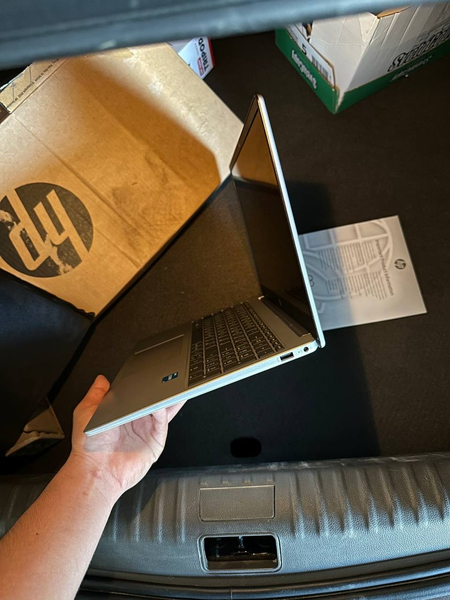 Ноутбук  HP новый  не разу не пользовались