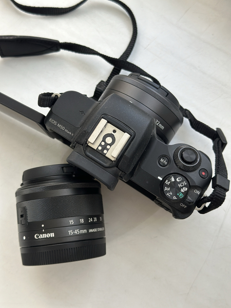Продам камеру Canon EOS M50 Mark II 15-45mm + объектив EF-M 22mm f/2.