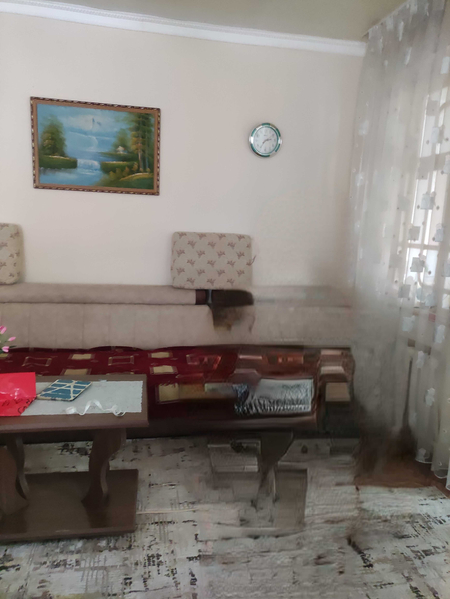 Дом в г.Навои. Возле гостиницы 