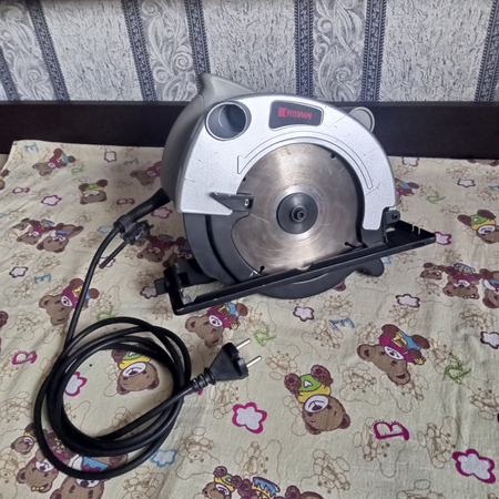 Продаётся (CROWN )большая Пчёлка 185mm*1200w