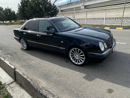 MercedesBenz  210