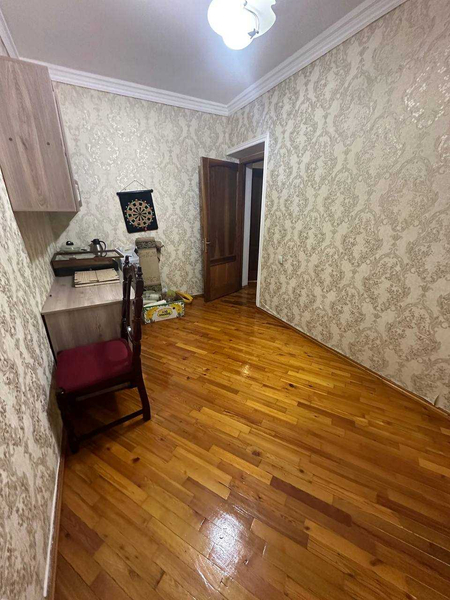 V4551 АРЕНДА 5/4/4 Паркент кучаси Ор.р: ОВИР 90м2 Средний ремонт