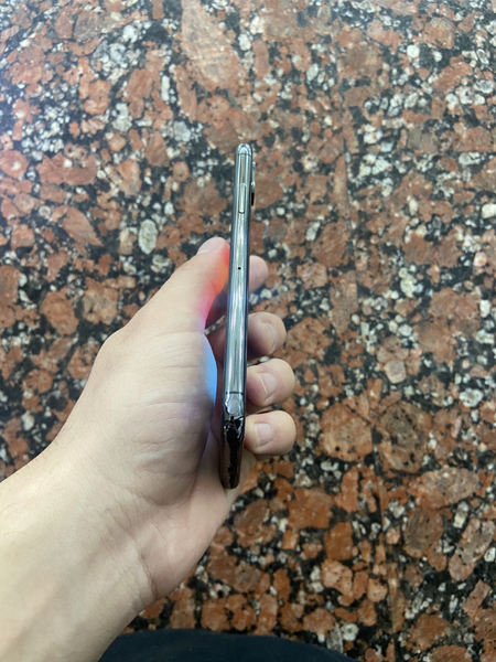 Iphone xs sotiladi idiyal