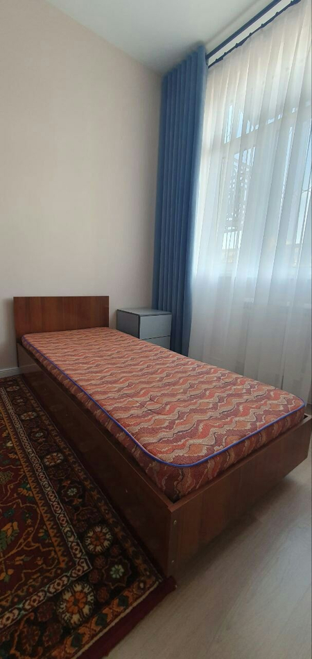 Продаю НЕДОРОГО две односпальные кровати из МДФ 100%. Свои.