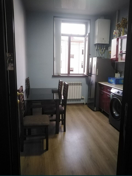 Mirobod tumani eski tizikofka arentir 83-maktab 2 xona 51 kvadrat  201