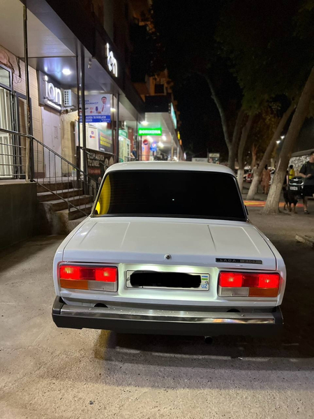 Vaz 2107 sotiladi