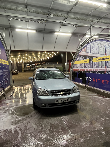 Lacetti 1.8 sotiladi
