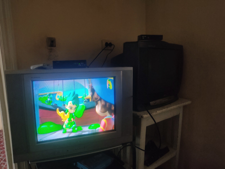Televizor LG 2ta sotiladi zoʻr ishlaydi
