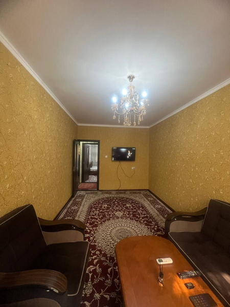 7 mikrorayon 2 xonali 2 etaj Korzinka oldida