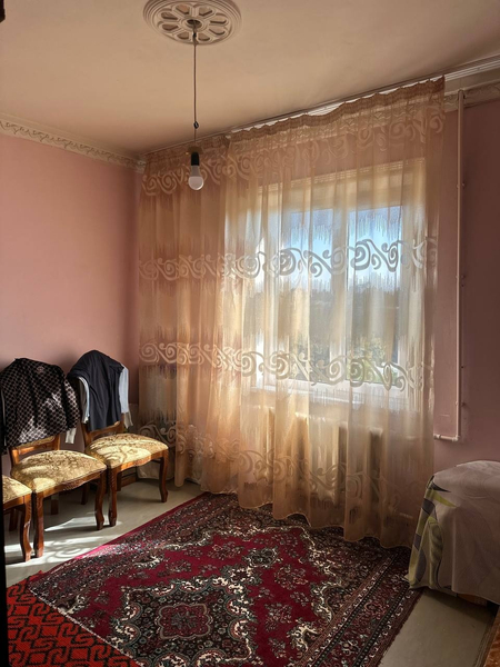 Yunusobod 16 kv, Srochno! 
4 xona kapirativniy uy
105 kv.m 
Xonalari k