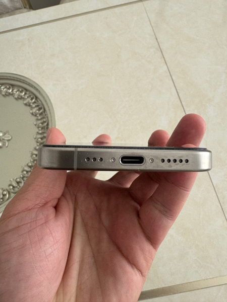 Iphone 15 pro 256gb 100% 950$