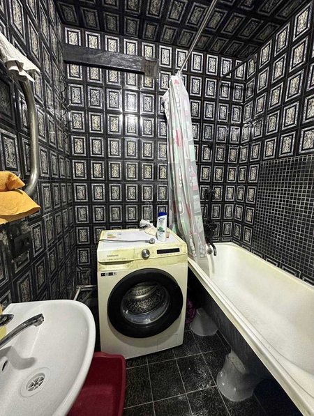 uy sotiladi farxod bozori yonida 2 xona 3etaj 49500$