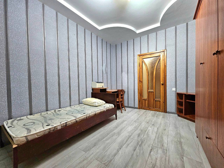 Продаётся 2в3х-комнатная Эко базар феруза 1 балкон 2х6 2в3/4/4 56m2