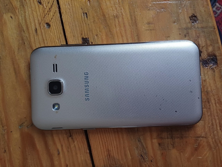Samsung J2 sotiladi