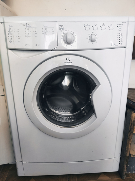 Продаю стиральная машина Indesit 5кг