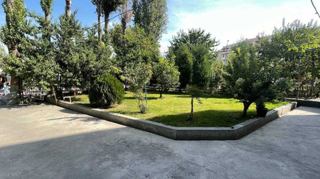 Продаётся квартира 4-х комнатная на 1 этаже.