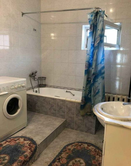 Kvartira в Мирабадском районе 3/3/4 на Кунаева