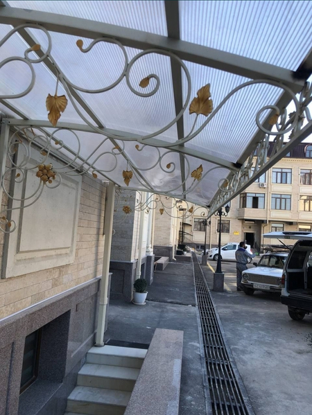 Сдаётся в центре города помещение полуподвал площадью 215 квадратных м