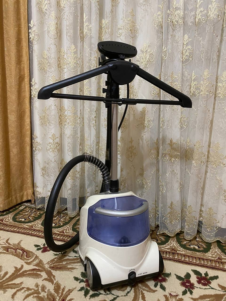 Паровой утюг Geepas GGS9685