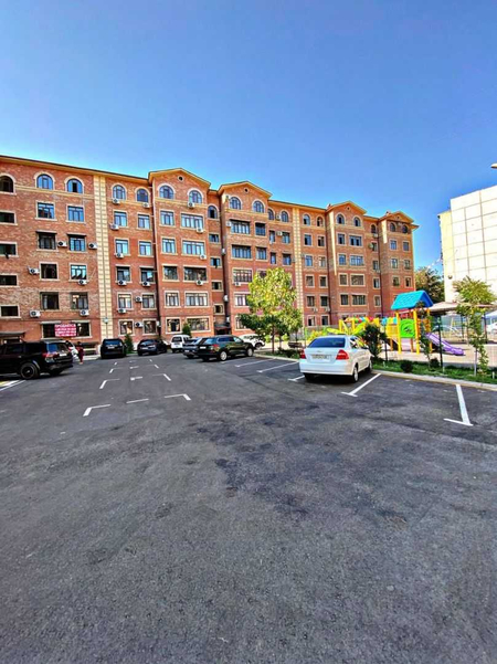 Ищете квартиру в аренду ? Ул Нукус Трехкомнатная квартира 5/6 (J3390)