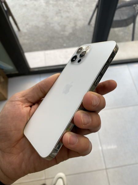 Iphone 12 Pro Srochna sotiladi. KHA region.