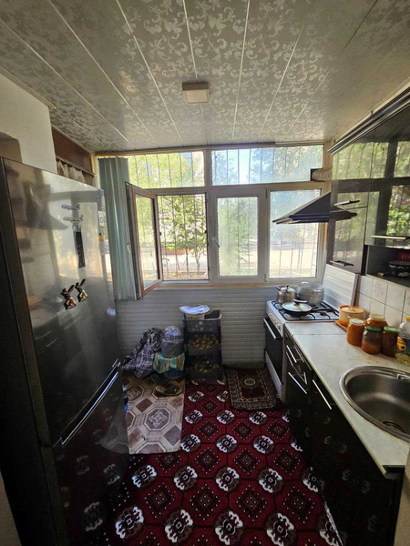 4 xonali 85m² 1-qavat sotiladi.
