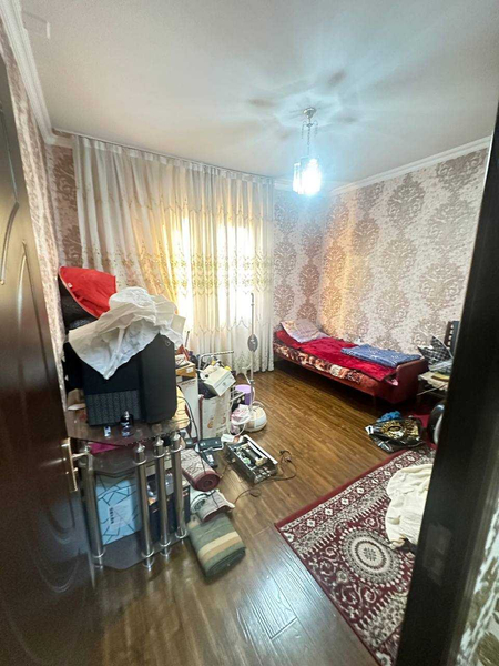4 хонали Берунийда 8- каватда срочно сотилади, майдони 105 м2, панель