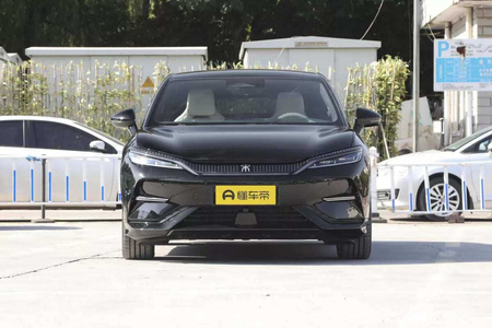 BYD Song L qora AWD komplektatsiyasi
