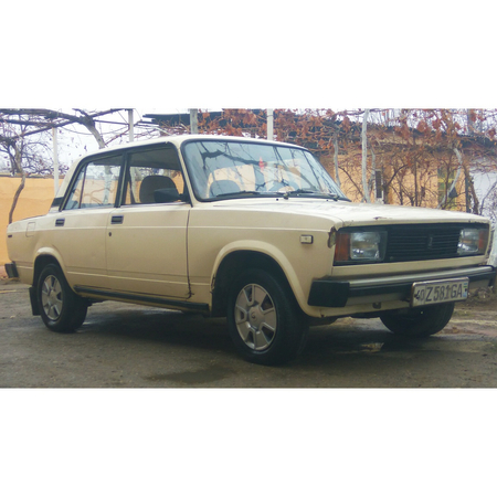 Vaz 2105 sotiladi