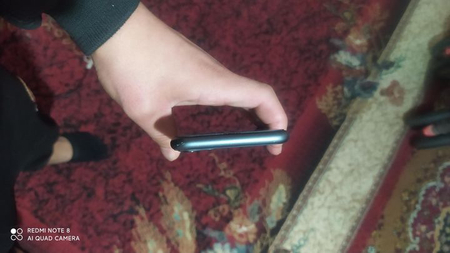 Iphone 11 64gb 75yomks xc nmas almawmaga orqa krwka 2sm ozgina snga