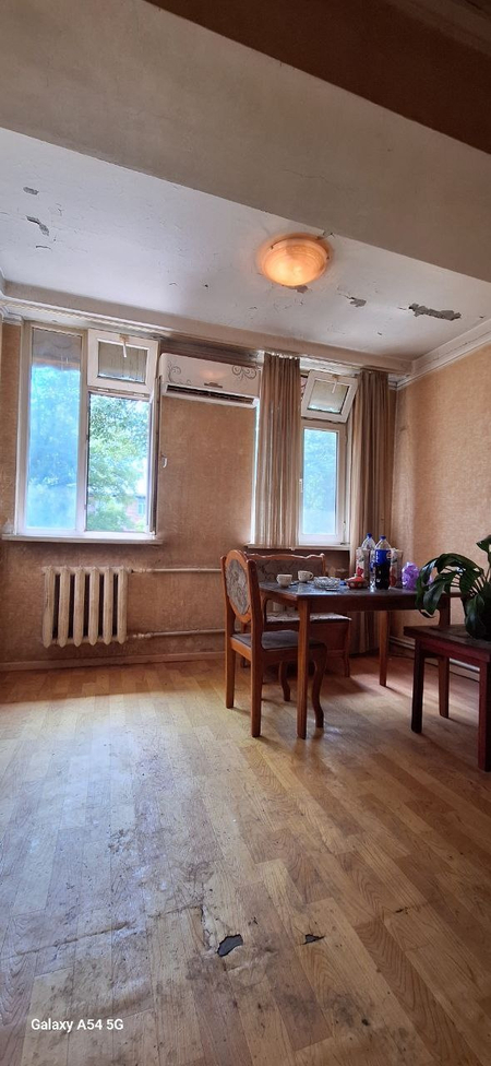 Продаётся Чиланзар 2 Ор Бассейн 3/3/4 балкон 2*4