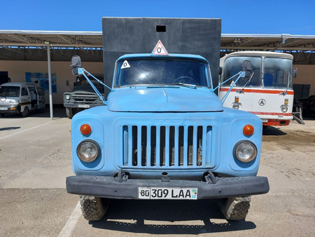 Газ 52 фургон юк автомобили сотилади.