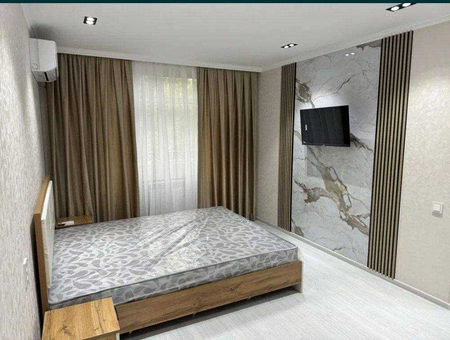м.Буюк Ипак Йули ост.Художников 1-комн 2/4 30 м² евроремонт кирпич