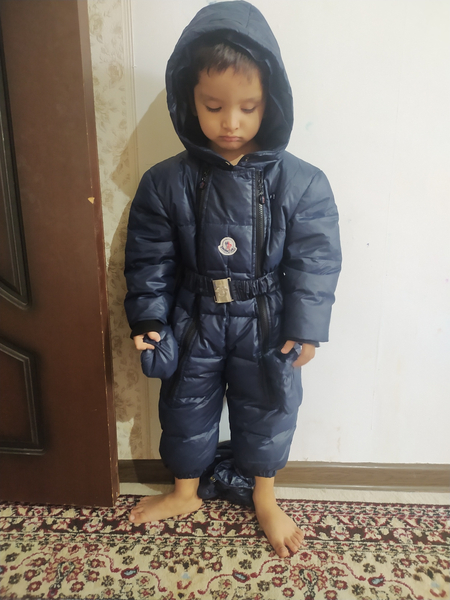 Продам детскую комбинезон MONCLER
