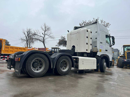 Сотувда мавжуд! Седельный тягач HOWO T7H CNG (автомат, 440 о.к.)