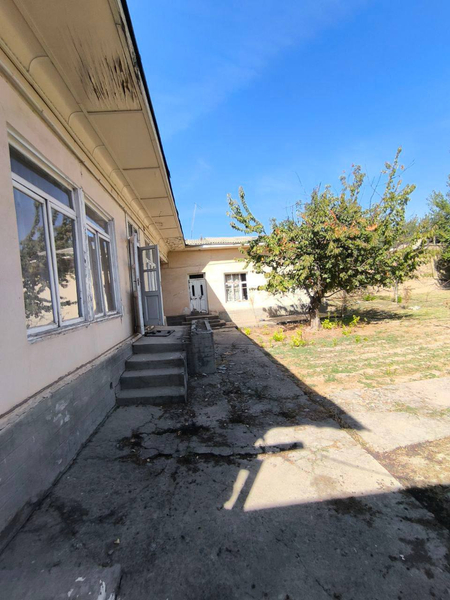 Район: Тошкент тумани учаска сотилади \\nКўча: Зарафшан кўчаси\\nМўлжал: К