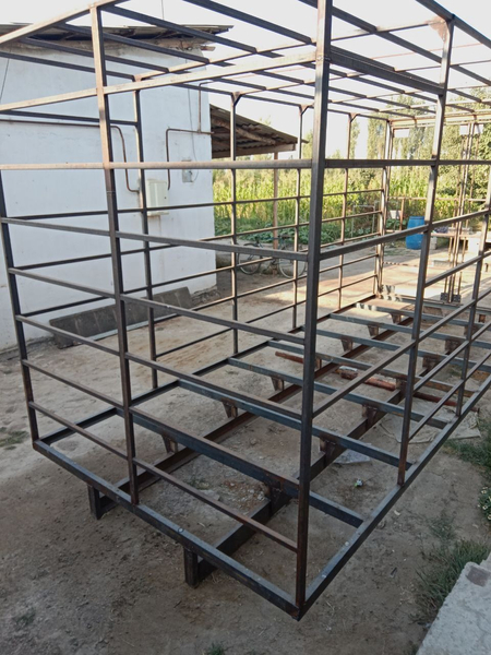 Gazel bort sotiladi 80 % tayyor 5,20. 2,30 2,05.  Azgina kelishiladi.