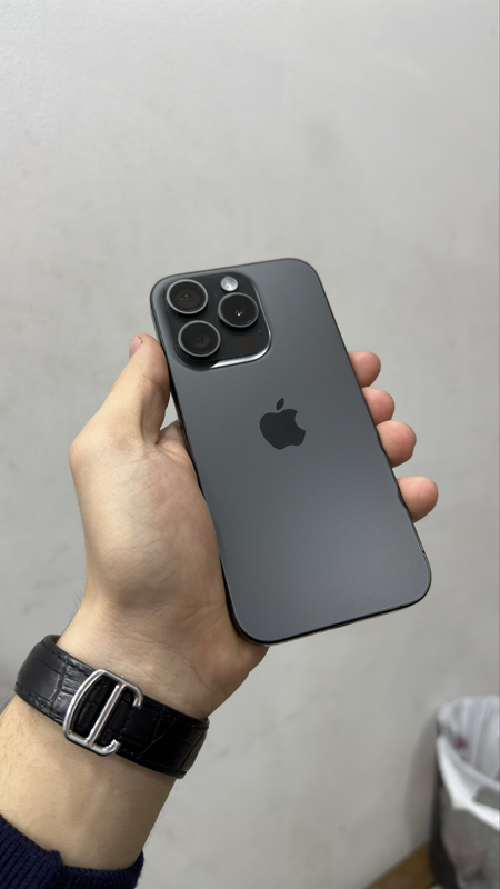 IPhone 15 pro black titanium